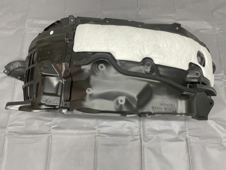 Lòng dè chắn bùn vế phải trước Landcruiser Lc300 Trung Đông
